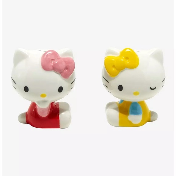 Sanrio | Kitchen | Sanrio Hello Kitty And Mimmy Ceramic Salt Pepper ...